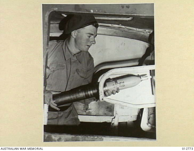 LOADING A 75 M.M. GUN. (NEGATIVE BY BOTTOMLEY). | Australian War Memorial