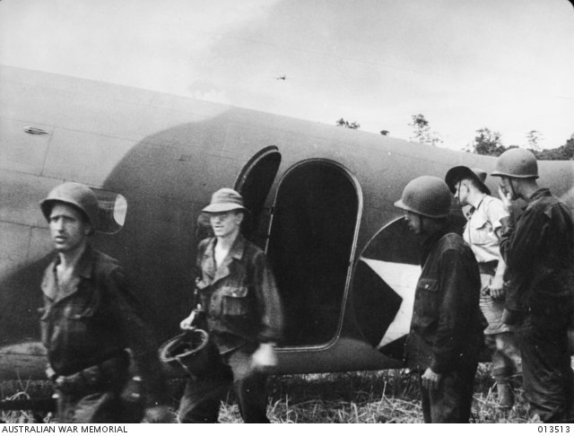 NEW GUINEA. ALLIED TROOPS PREPARE TO ATTACK BUNA. AIR-BORNE AUSTRALIAN ...
