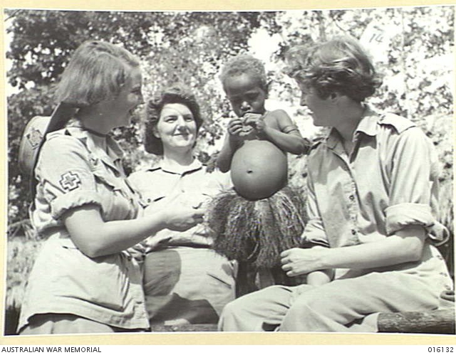 NEW GUINEA. MEMBERS OF THE AUSTRALIAN ARMY MEDICAL WOMEN'S SERVICE ...