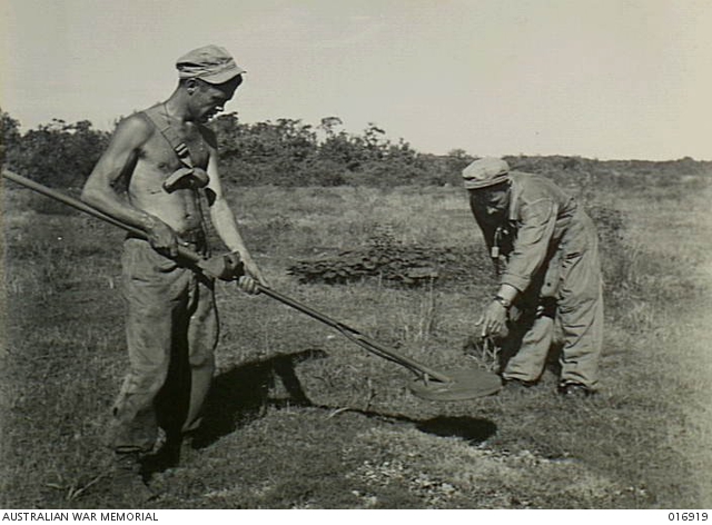 Gasmata, New Guinea. American reconnaissance patrol members find ...