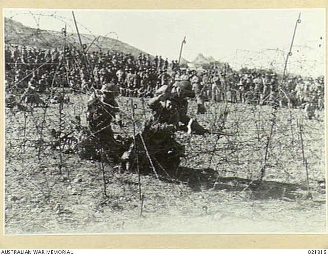 SYRIA. 1941-11. MEN OF THE 7TH BATTALION, GREEN HOWARDS, ATTACKING THE ...