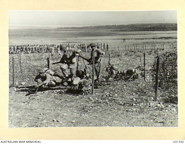 TRIPOLI, SYRIA. 1941-11. MEN OF THE 7TH BATTALION, GREEN HOWARDS, AN ...