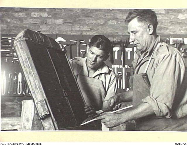 TEL-EL-KEBIR, EGYPT. 1941-11. SERGEANT SYKES AND PRIVATE BLAXELL ...
