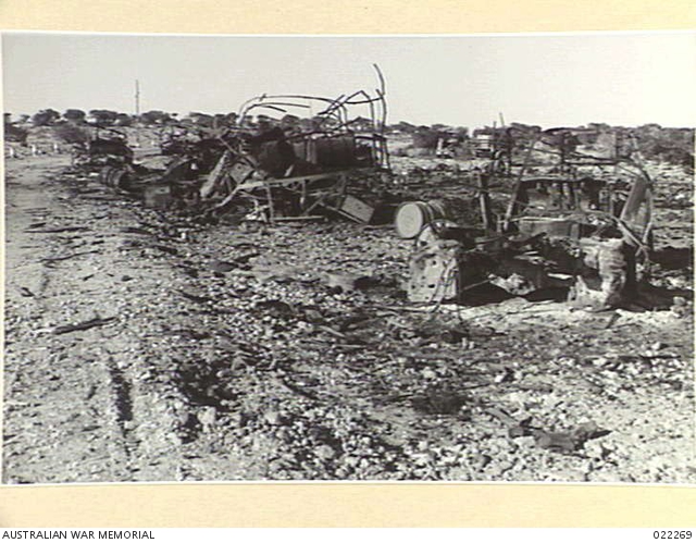 DERNA, LIBYA. 1941-12. THIS INCIDENT OCCURRED DURING THE BATTLE WHEN ...