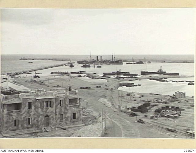 BENGHAZI, LIBYA. 1941-12-26. A VIEW OF THE HARBOUR AFTER THE TOWN'S ...