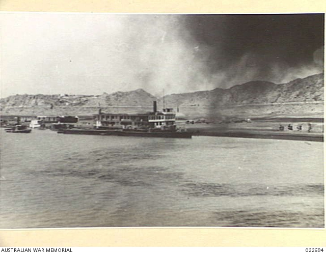 SHALLAL, EGYPT. 1941-07. A PADDLE DRIVEN CRAFT AT ITS MOORINGS. SHALLAL ...
