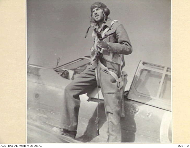 MSUS, LIBYA. 1942-01-08. FLYING OFFICER ROBIN GRAY OF NO. 3 SQUADRON ...