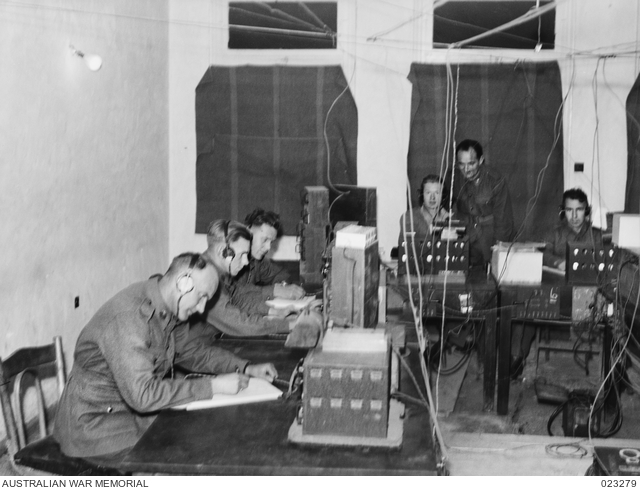 SYRIA. 1942-01. THE CLASS ROOM OF THE 4TH WIRELESS TELEGRAPHY SECTION ...