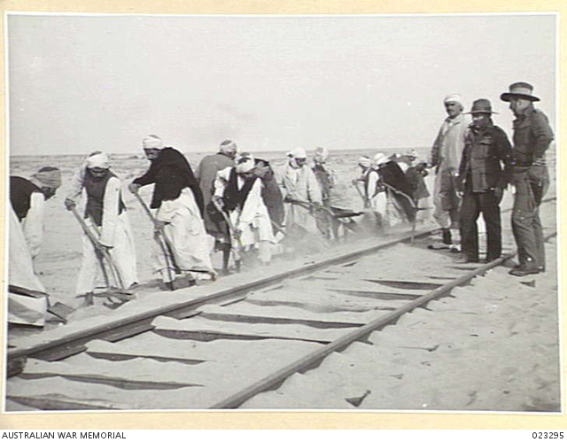 EL KANTARA, EGYPT. 1942-01. NATIVE LABOURERS WITH THE 2ND RAILWAY ...