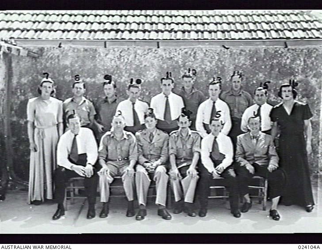 TRIPOLI, SYRIA. 1942-04. A GROUP OF 9TH AUSTRALIAN DIVISION CONCERT ...