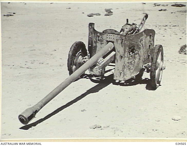 WESTERN DESERT, EGYPT. 1942-07-18. CAPTURED GERMAN ANTI-TANK GUN ON ...