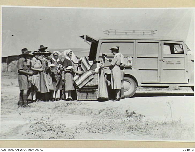 GAZA RIDGE, PALESTINE. 1942-08-25. MOBILE TRAILER-SHOP FOR OFFICERS ...