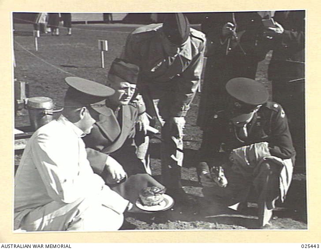MELBOURNE, VIC. 1942-06-17. SENIOR AMERICAN ARMY OFFICERS, MAJOR R.W ...
