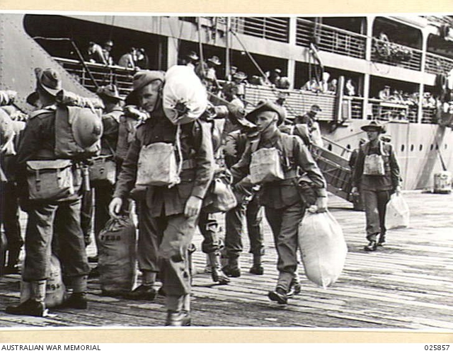 ADELAIDE, AUSTRALIA. 1942-03-15. DOCKSIDE SCENE AT THE DISEMBARKATION ...