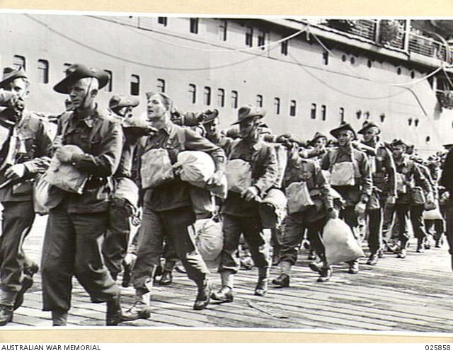ADELAIDE, AUSTRALIA. 1942-03-15. DOCKSIDE SCENE AT THE DISEMBARKATION ...