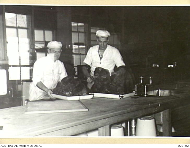 HEIDELBERG, AUSTRALIA. 1942-08. COOKS AT NO. 115 AUSTRALIAN GENERAL ...