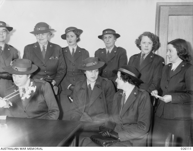 HEIDELBERG, AUSTRALIA. 1942-08. RED CROSS LADIES COMMITTEE AT NO. 115 ...