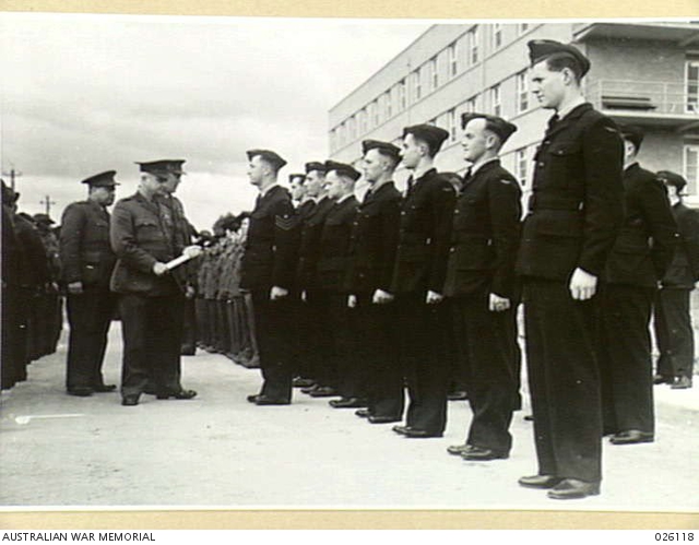HEIDELBERG, AUSTRALIA, 1942-08. THE COMMANDING OFFICER OF NO. 115 ...
