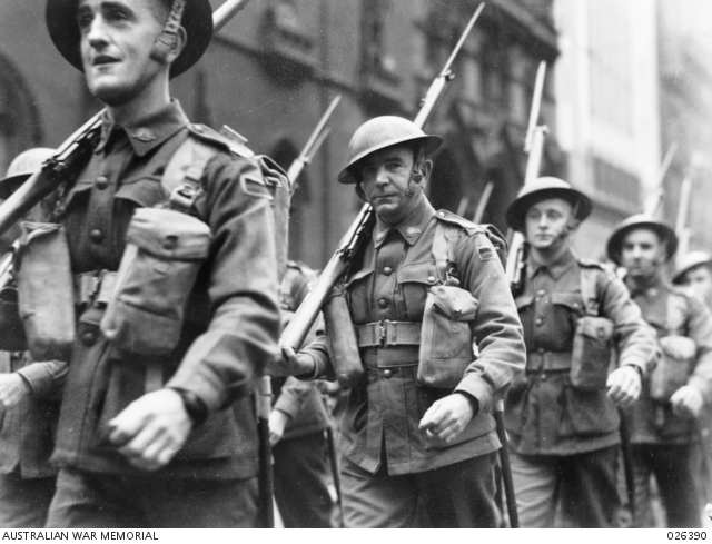 MELBOURNE, AUSTRALIA. 1942-08-28. MEMBERS OF THE 2/5TH AUSTRALIAN ...