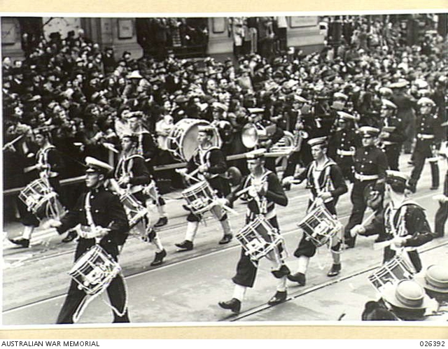 MELBOURNE, AUSTRALIA. 1942-08-28. A NAVAL BAND IN THE MARCH OF THE 17TH ...