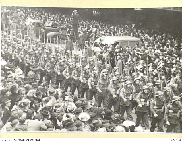 MELBOURNE, VIC. 1942-08-28. SCENE DURING THE MARCH THROUGH THE CITY OF ...
