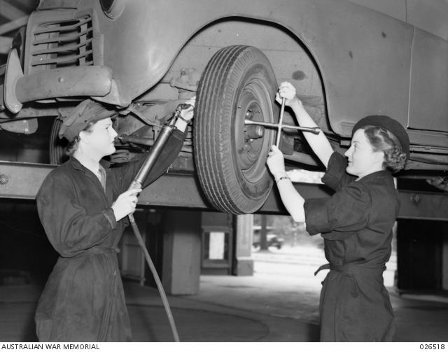 MELBOURNE, VIC. 1942-09. DRIVER CHERRY WALKER AND DRIVER KIT PEEL OF ...
