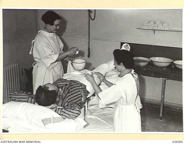 SYDNEY, NSW. 1942-09-08. VOLUNTARY AID DETACHMENT ASSISTANTS AT NO.113 ...