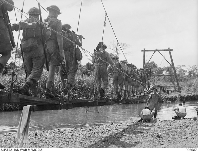 MILNE BAY, PAPUA. 1942-10. AUSTRALIAN INFANTRY CROSSING A RIVER IN THE ...