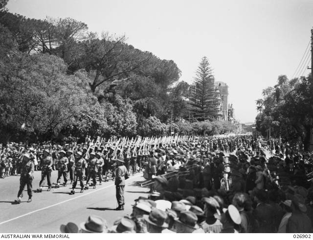 PERTH, WA. 1942-10-05. A COMPANY OF 2/11TH AUSTRALIAN INFANTRY ...