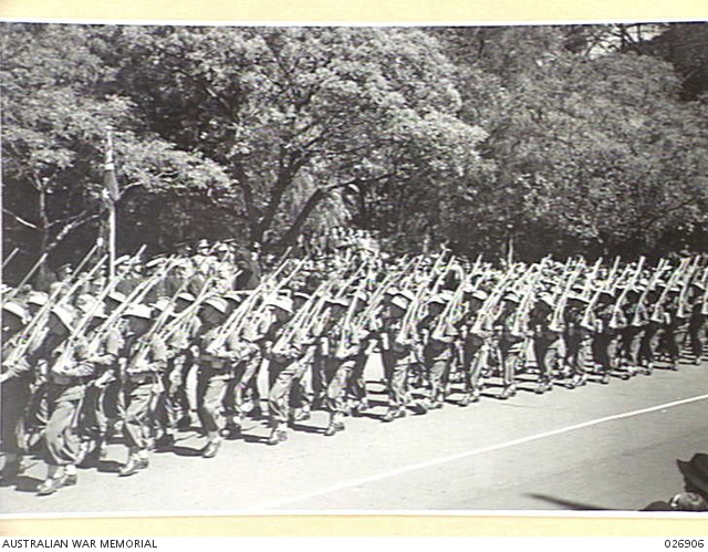 PERTH, WA. 1942-10-05. TROOPS OF THE 2/11TH AUSTRALIAN INFANTRY ...
