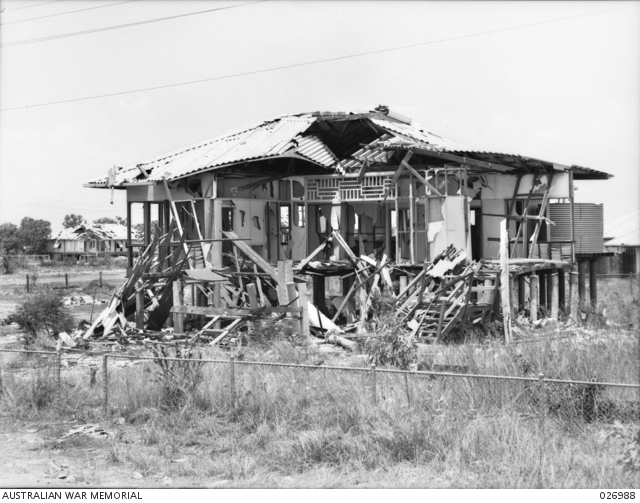 DARWIN, AUSTRALIA. 1942-10-08. A HOUSE ON MYILLY POINT, DARWIN AFTER AN ...