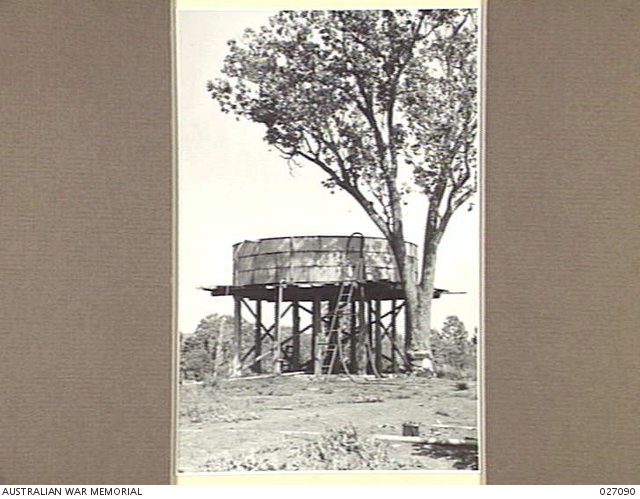 ADELAIDE RIVER, N.T. AUSTRALIA. 1942-10-09. A 20,000 GALLON WATER ...
