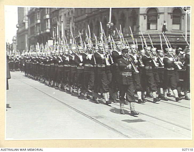 MELBOURNE, AUSTRALIA. 1942-10-21. 1500 OFFICERS AND MEN OF THE ROYAL ...