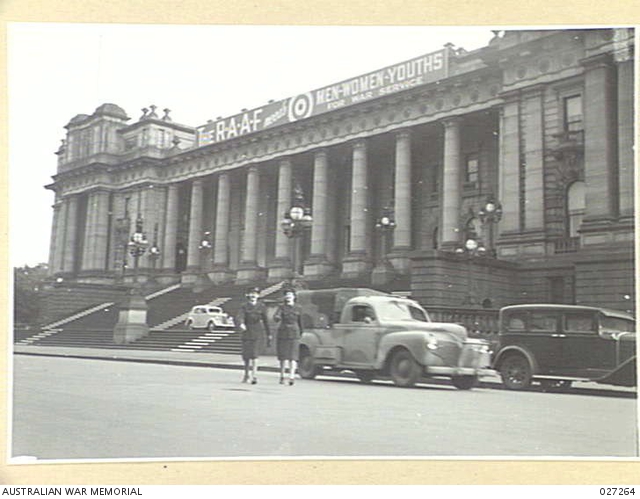 MELBOURNE, AUSTRALIA. 1942-10. MELBOURNE IN WAR-TIME. PARLIAMENT HOUSE ...