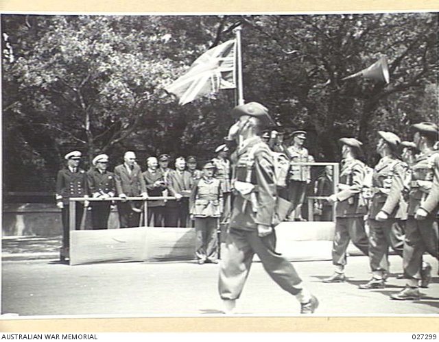PERTH, WA. 1942-10-21. A PORTION OF THE 2ND AUSTRALIAN DIVISION PASSES ...