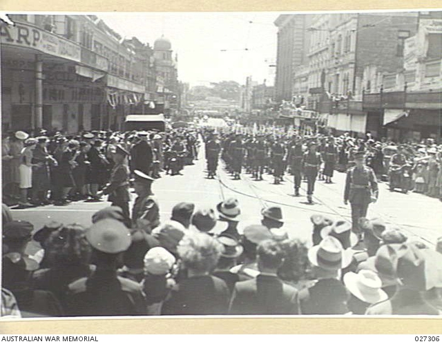 PERTH, AUSTRALIA. 1942-10-21. SCENE AT CORNER OF BARRACK AND HAY ...