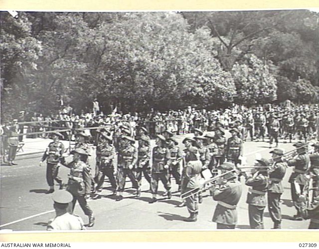 PERTH, AUSTRALIA. 1942-10-21. MILITARY BAND PLAYING FOR TROOPS OF THE ...