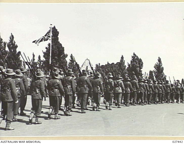 MELBOURNE, AUSTRALIA. 1942-11-01. MEMBERS OF THE VOLUNTEER DEFENCE ...