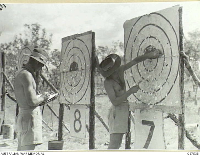 NORTHERN TERRITORY. 1942-10. CLOSE UP OF TARGETS USED BY TROOPS OF THE ...