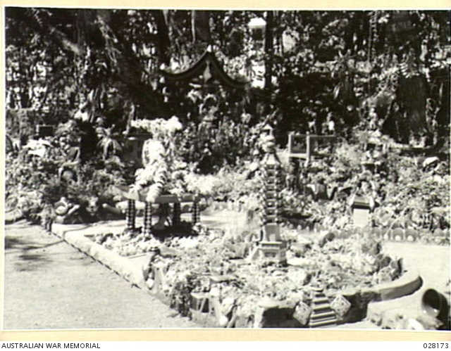 BOMBAY, INDIA. 1942-03-26. QUITE A CHANGE FROM THE WESTERN DESERT OR ...
