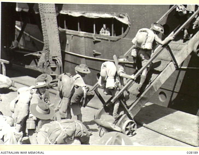 BOMBAY, INDIA. 1942-03-25. MEMBERS OF THE A.I.F. EMBARKING ON THEIR NEW ...