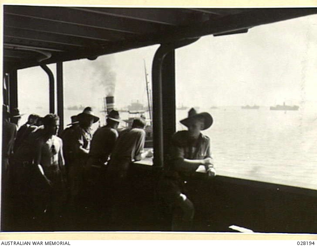 BOMBAY, INDIA. 1942-03-24. AUSTRALIAN TROOPS ARRIVING FROM THE MIDDLE ...