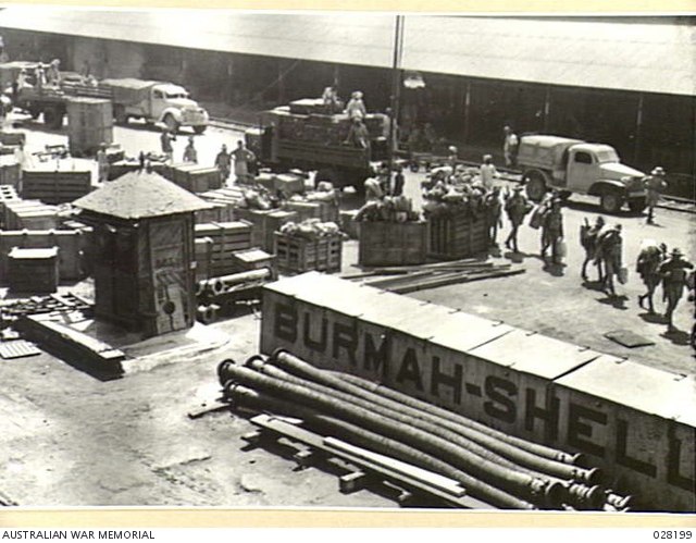 BOMBAY, INDIA. 1942-03-25. GENERAL SCENE ON THE WHARF WHEN AUSTRALIAN ...