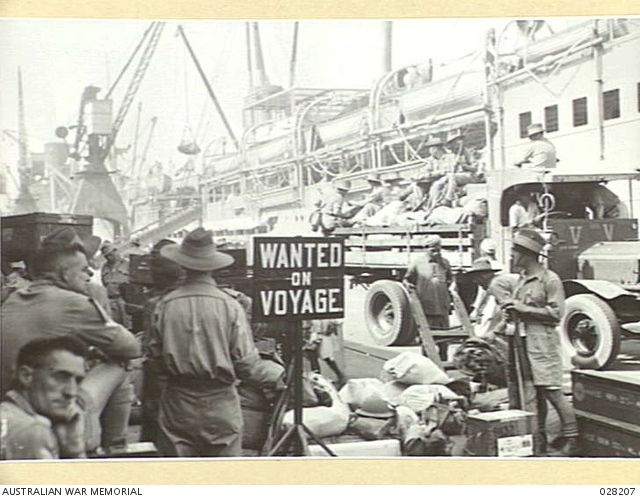 BOMBAY, INDIA. 1942-03-25. GENERAL SCENE ON THE WHARF DURING THE ...