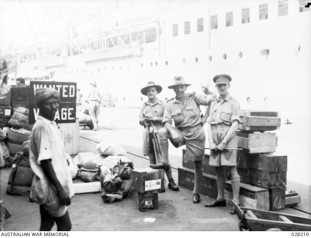 BOMBAY, INDIA. 1942-03-25. GENERAL SCENE ON THE WHARF DURING THE ...