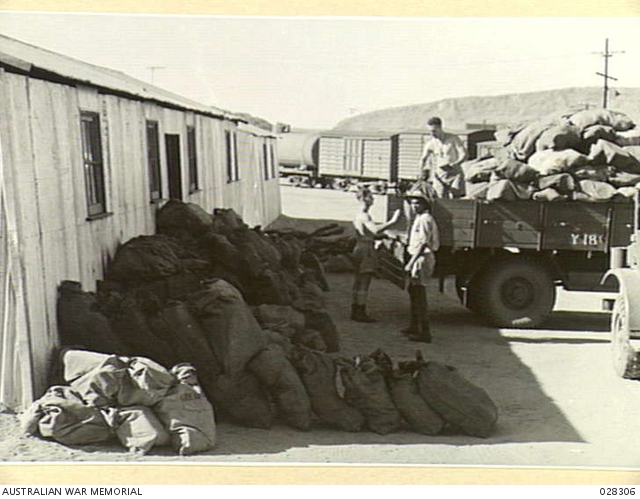 ALICE SPRINGS, AUSTRALIA. 1942-12-22. MEMBERS OF THE AUSTRALIAN ARMY ...