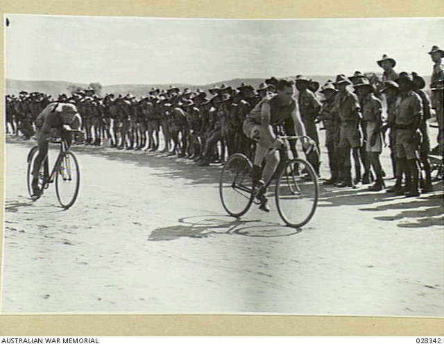 ALICE SPRINGS, AUSTRALIA. 1942-12-16. LIEUTENANT L.N. WELDON, 14 ...