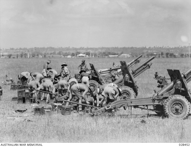 SINGLETON, AUSTRALIA. 1943-01. GUNNERS OF THE 2/2ND FIELD REGIMENT ...