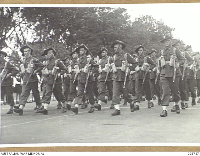 PERTH, AUSTRALIA. 1942-11-03. A "TOMMY-GUN" SQUAD IN THE MARCH OF A.I.F ...