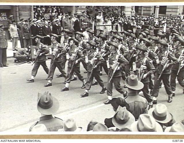 PERTH, AUSTRALIA. 1942-11-03. A "TOMMY-GUN" SQUAD TAKING PART IN THE ...